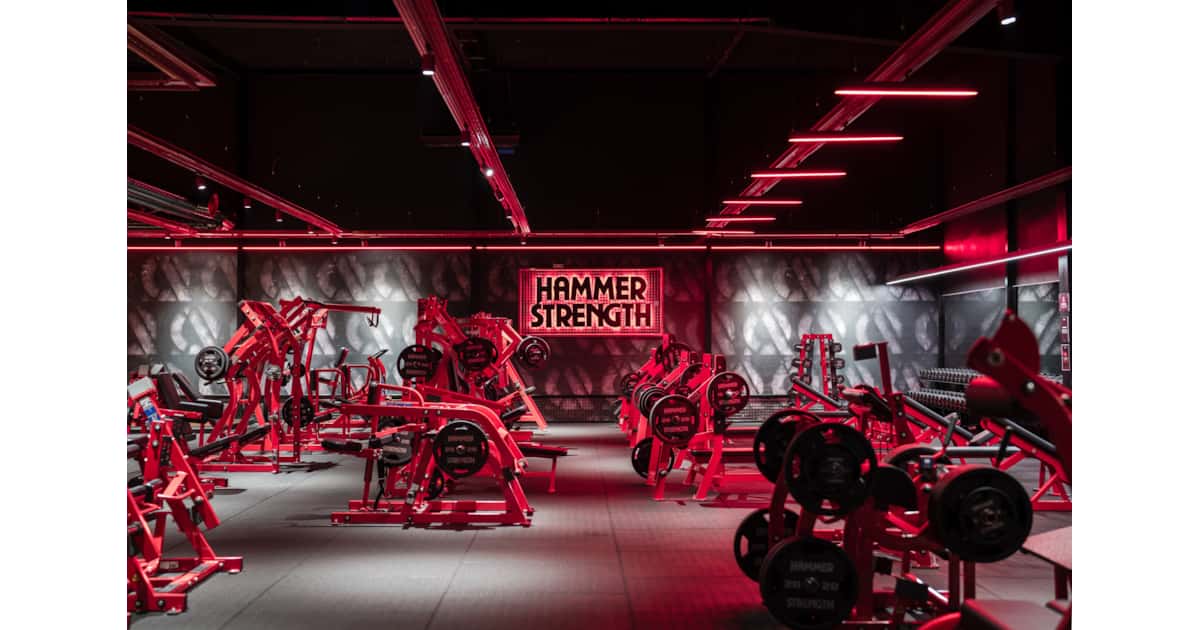 On Air Fitness France | Success Story with Life Fitness & Hammer ...